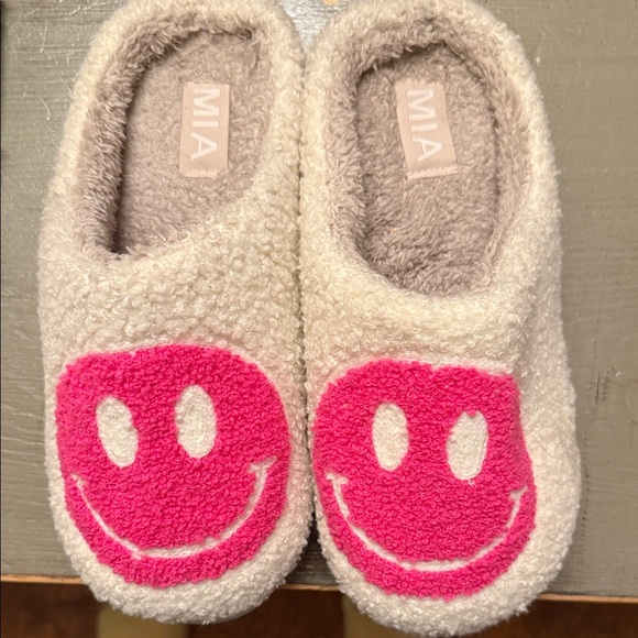 MIA | Shoes | Mia Cream Slippers With Pink Smiley | Poshmark